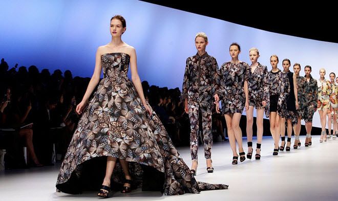¿Quién fue el primer diseñador de moda en el mundo?/ Who was the first ...